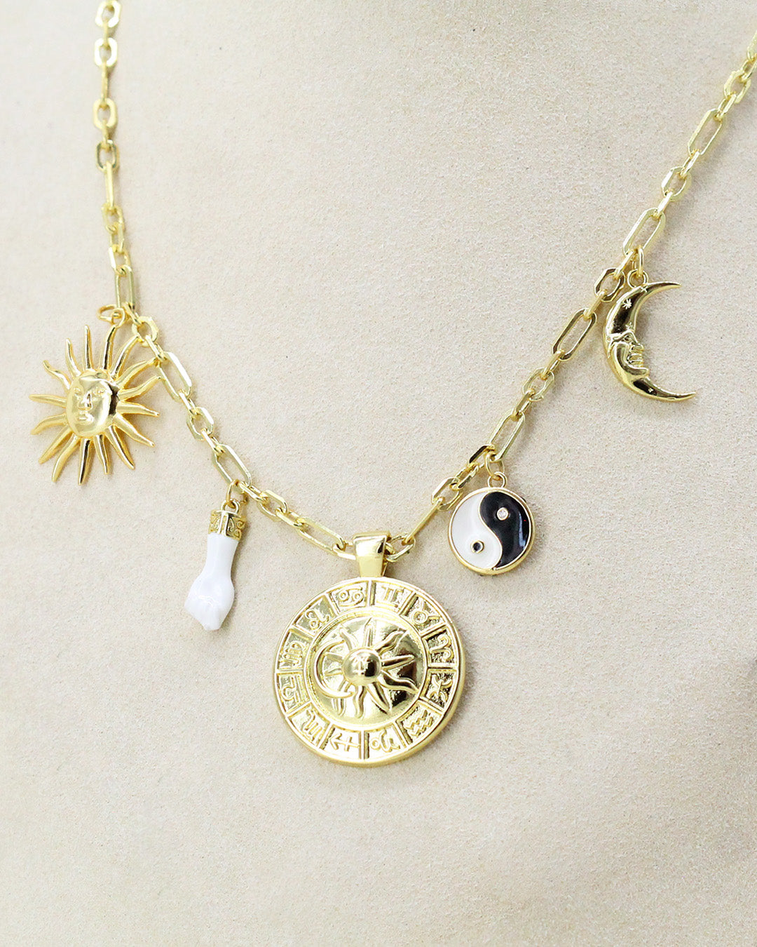 Collar Charms Medalla Sol – PINK REVOLVER